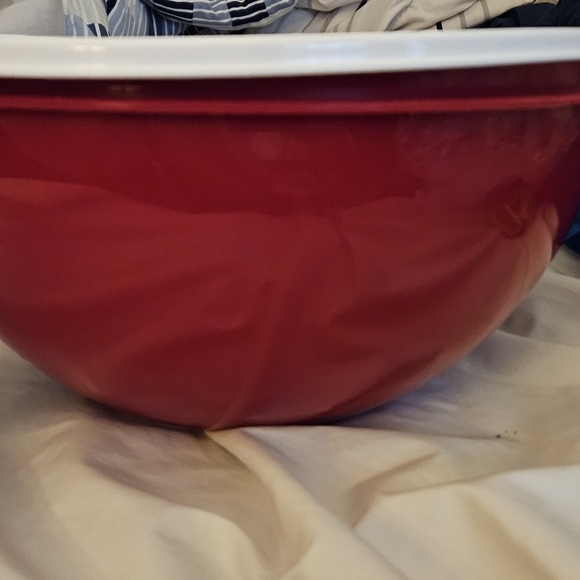 Tupperware | Kitchen | Tupperware 32 Cup Thatsa Bowl | Poshmark